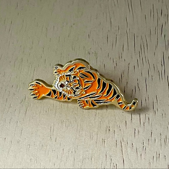 Jewelry | Tiger Pin | Poshmark